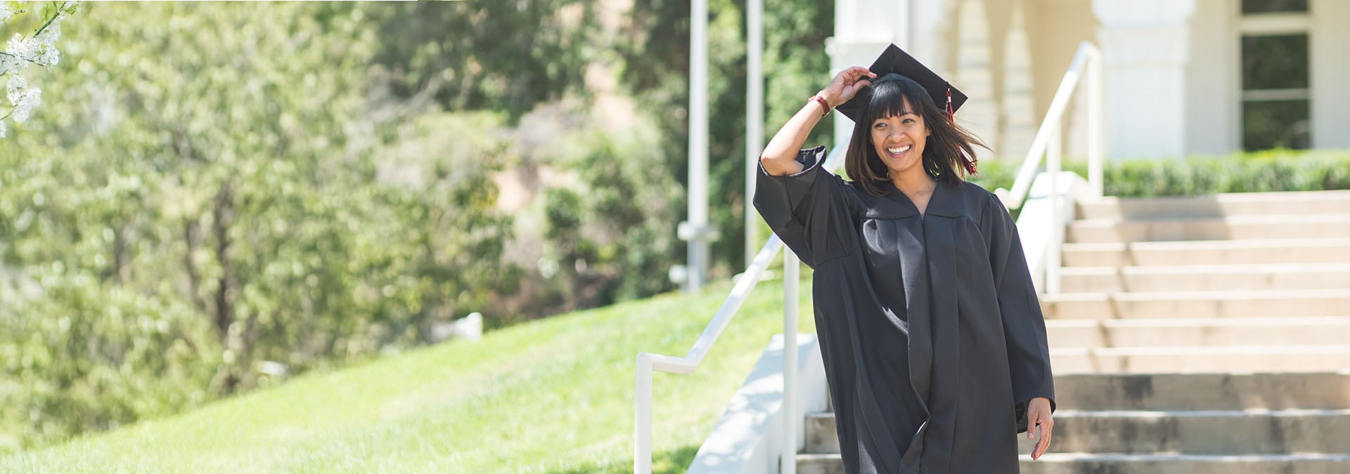 Associates Graduation Regalia | GraduationSource