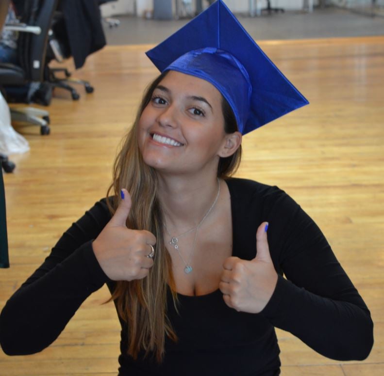 How to Wear a Graduation Cap & Apply the Tassel